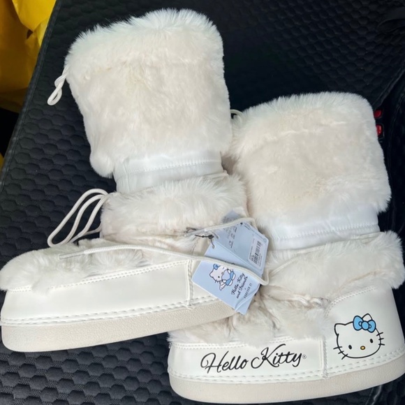 Forever 21 | Shoes | Hello Kitty Forever 2 Moon Boots | Poshmark